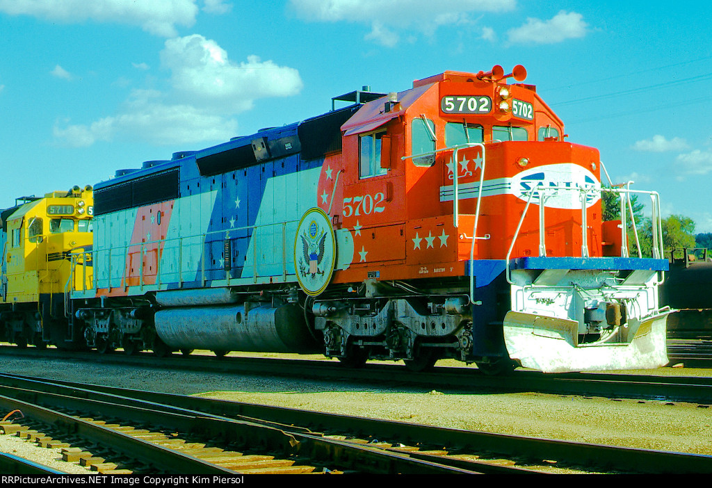 ATSF 5702 Bicentennial